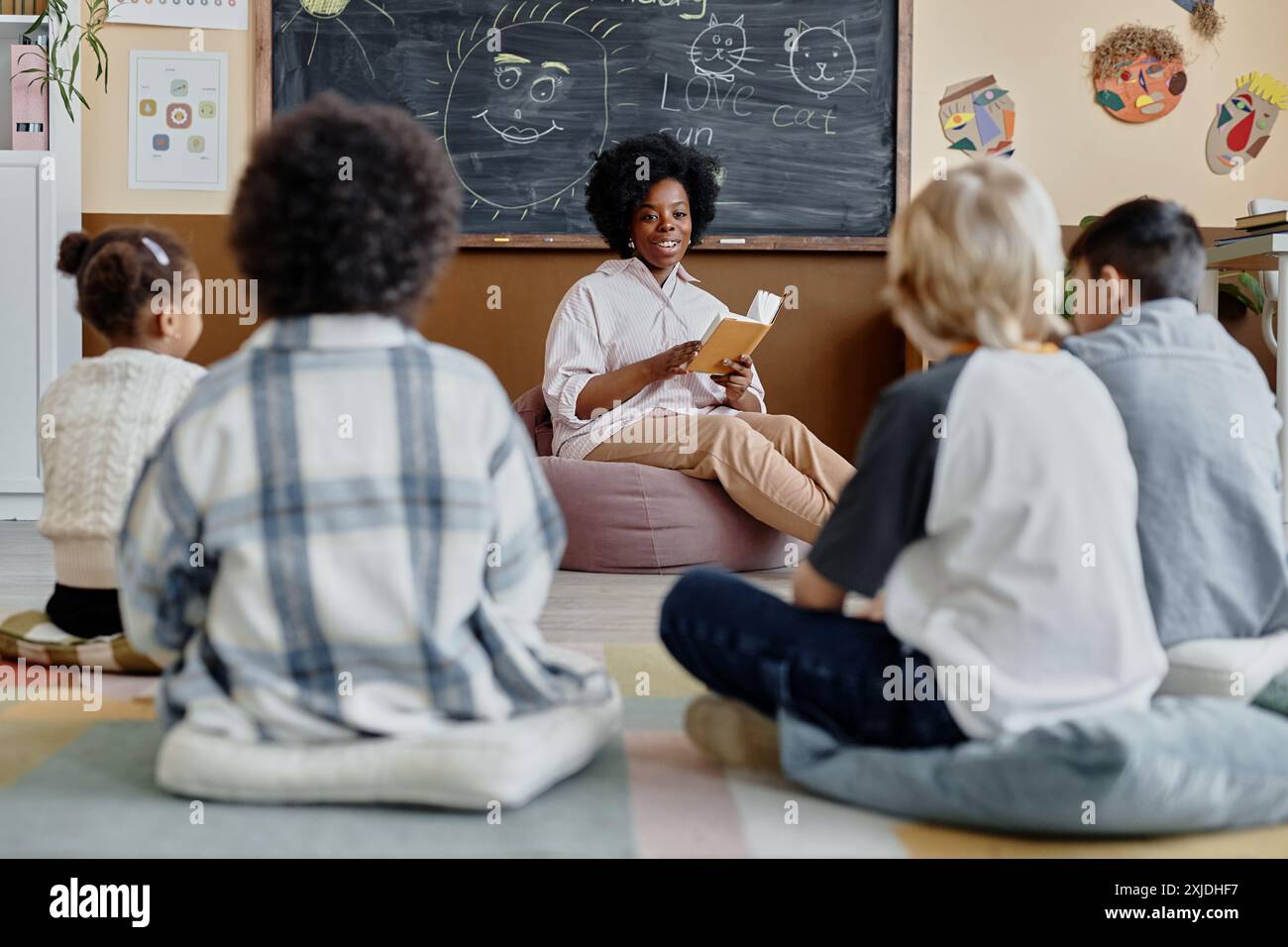 Children sit chair classroom hi-res stock photography and images - Alamy