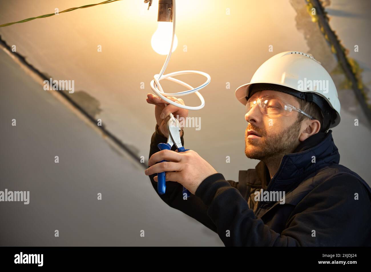 Electrician work in building site hi-res stock photography and images ...