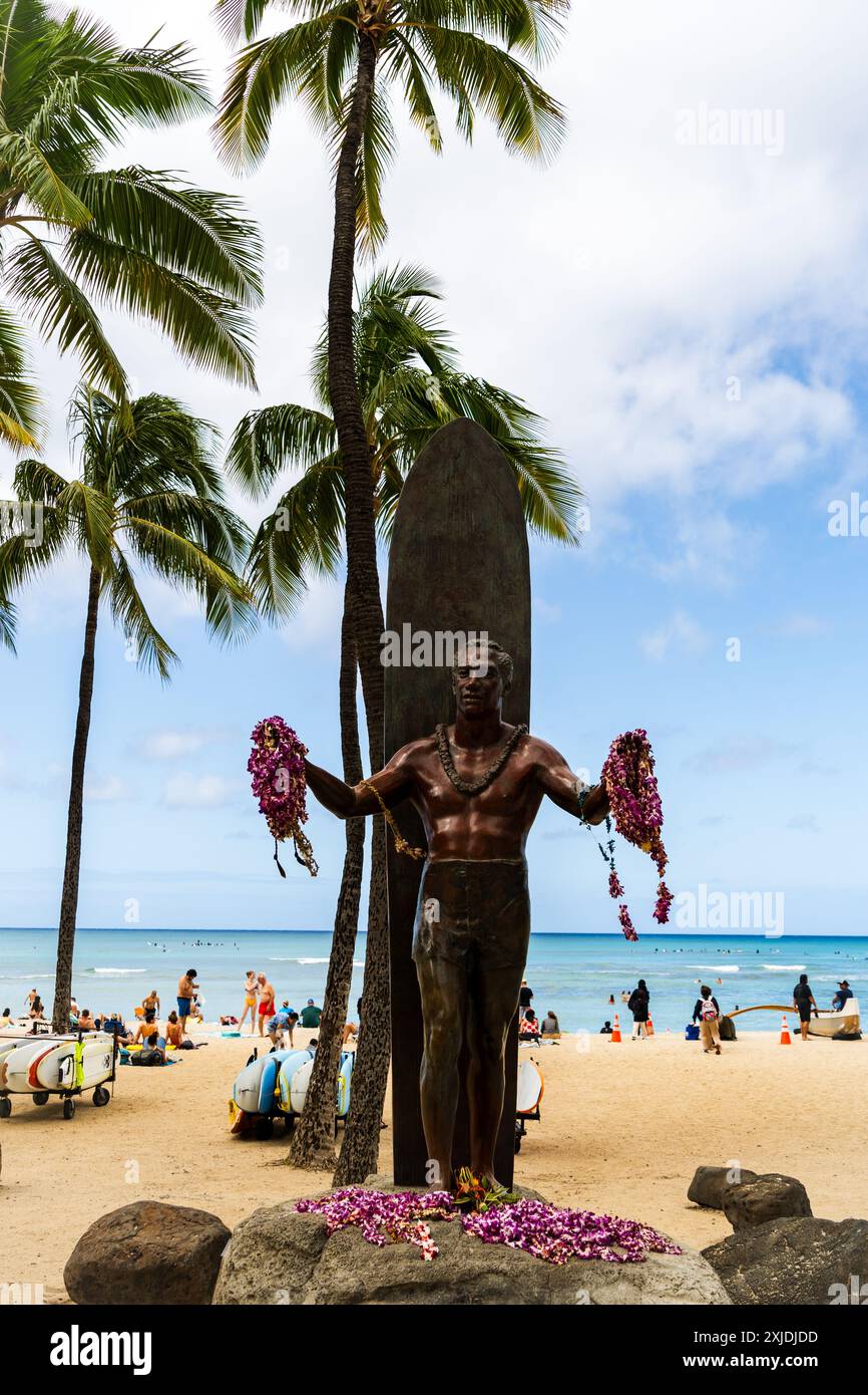 Duke Paoa Kahanamoku Statue at Waikiki Beach Stock Photo - Alamy