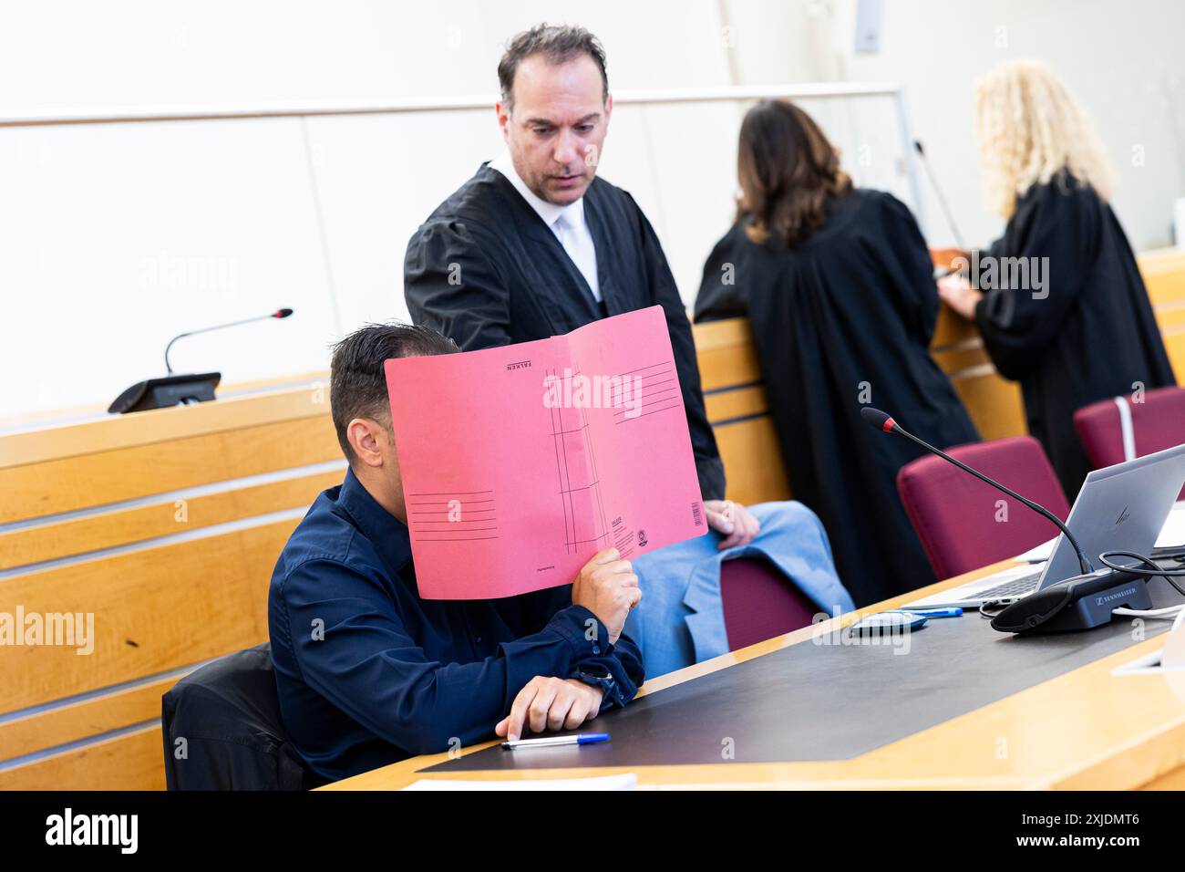 18 July 2024, Lower Saxony, Hanover: The male defendant (l-r) sits in a ...