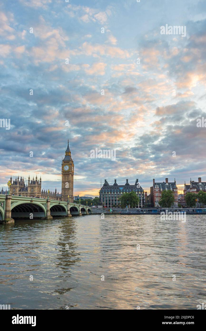 Big ben in sunlight hi-res stock photography and images - Alamy