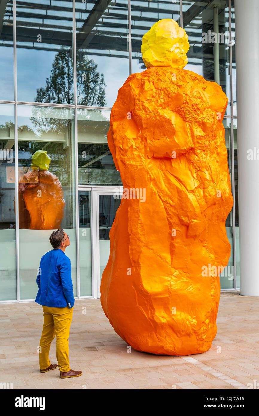 London, UK. 18th July, 2024. Ugo Rondinone's 5 metre orange yellow ...