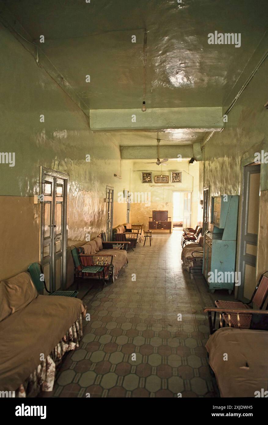 Deir Ezzor (Syria in 1994) : A hotel with "local comfort Stock Photo ...