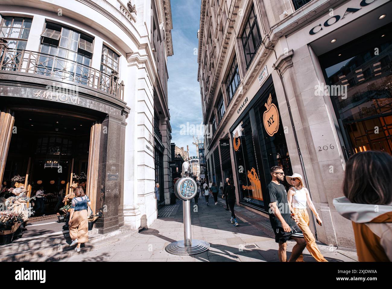 London, UK - October 10, 2023 : A bustling street corner in London, UK ...