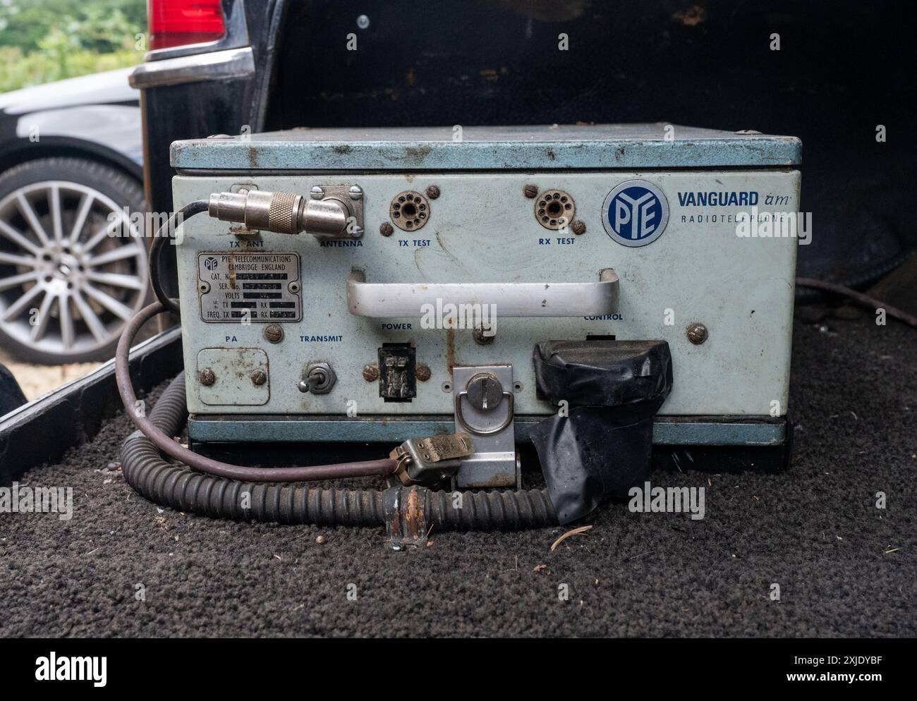 Pye Vanguard police radio and calibrated speedo in a1960 Wolseley 6/99 ...