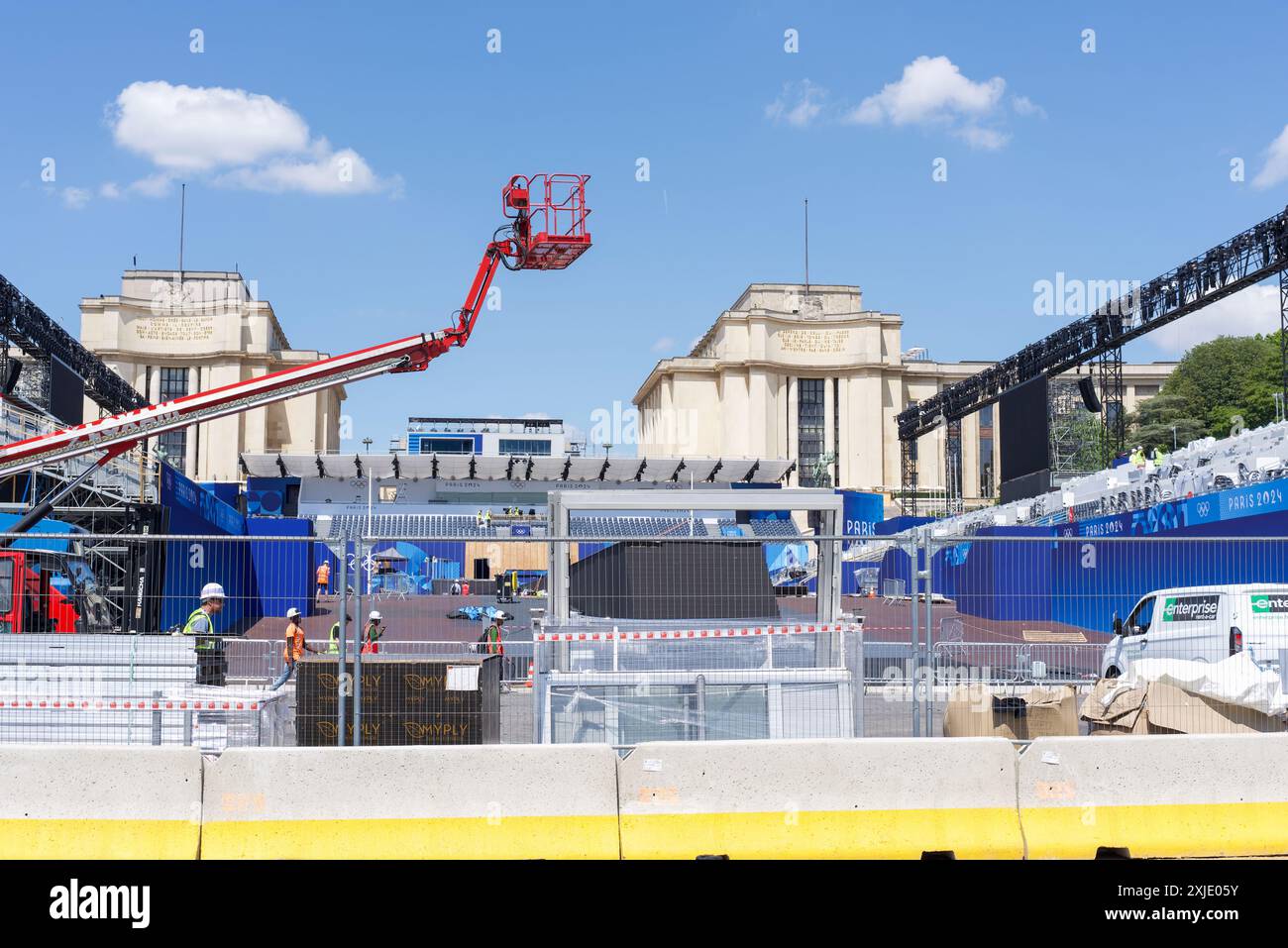 The construction of the stand and seating area in front of Trocadéro ...