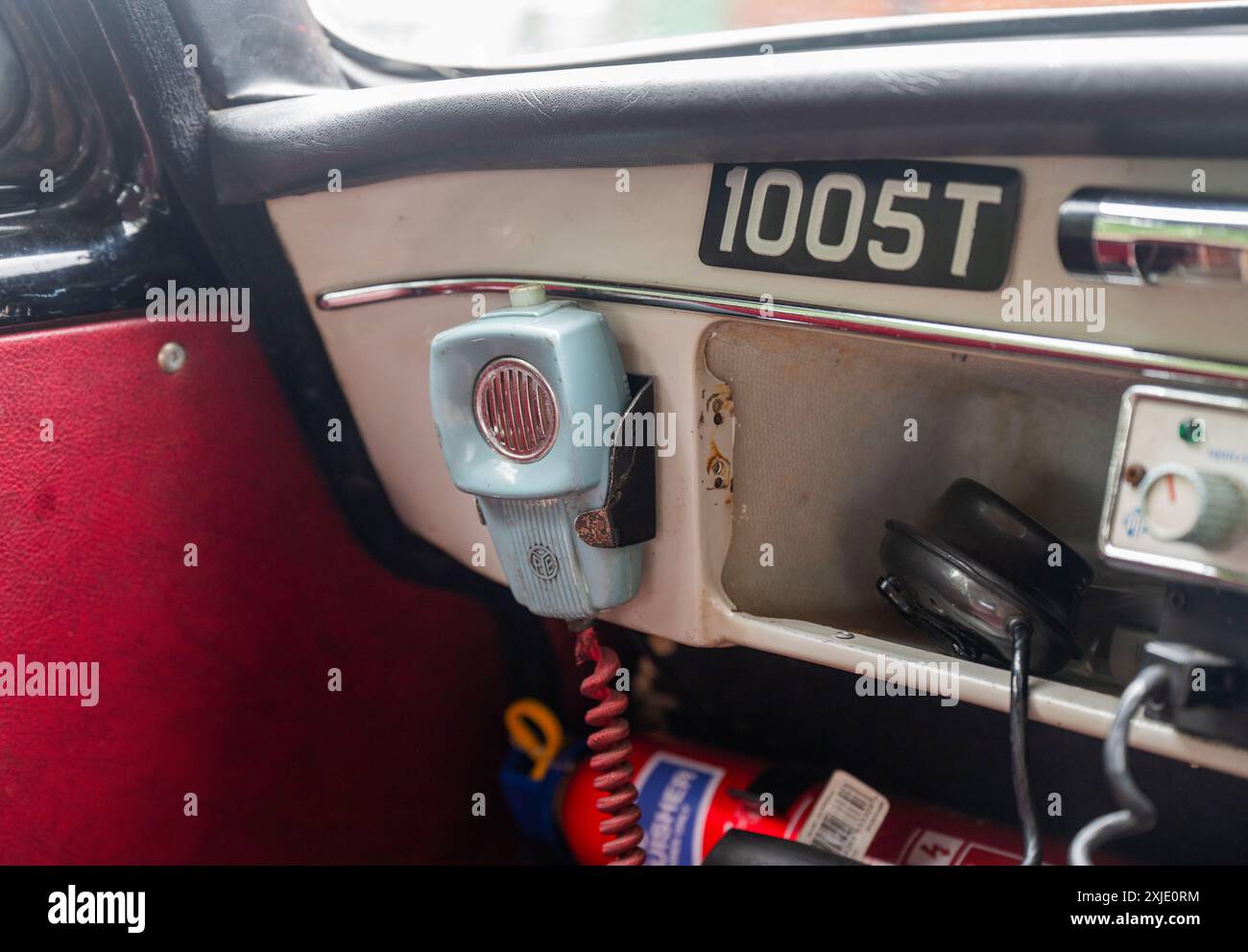 Pye Vanguard police radio and calibrated speedo in a1960 Wolseley 6/99 ...