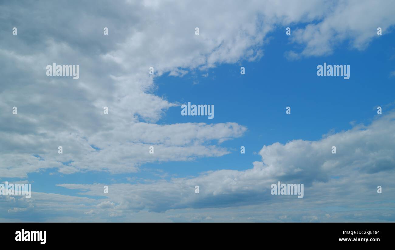 Time lapse clouds puffy moving hi-res stock photography and images - Alamy