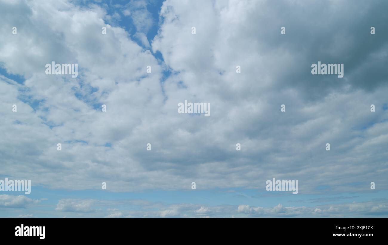 Clouds move in time lapse hi-res stock photography and images - Alamy