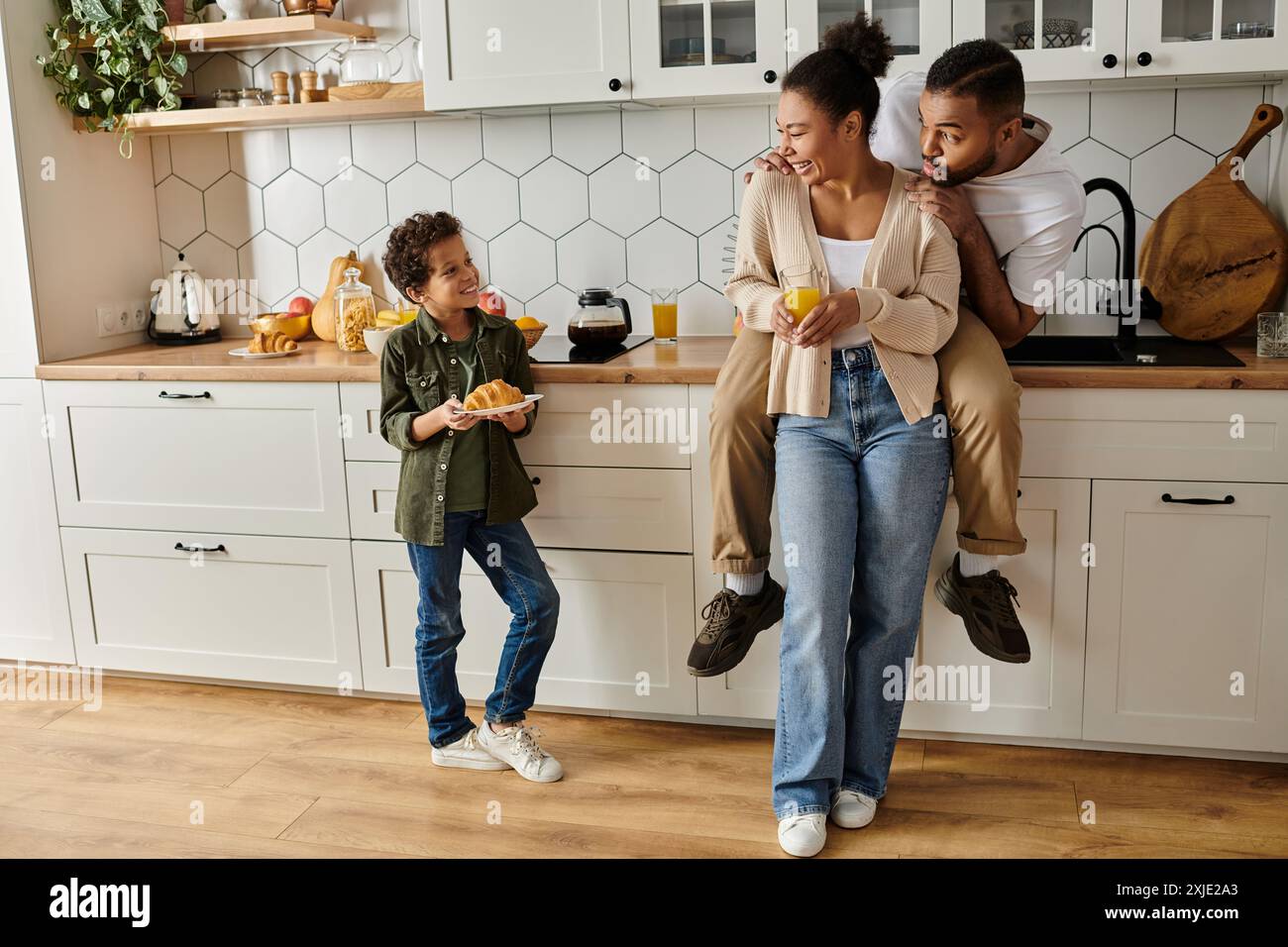 African family healthy meal preparing hi-res stock photography and ...
