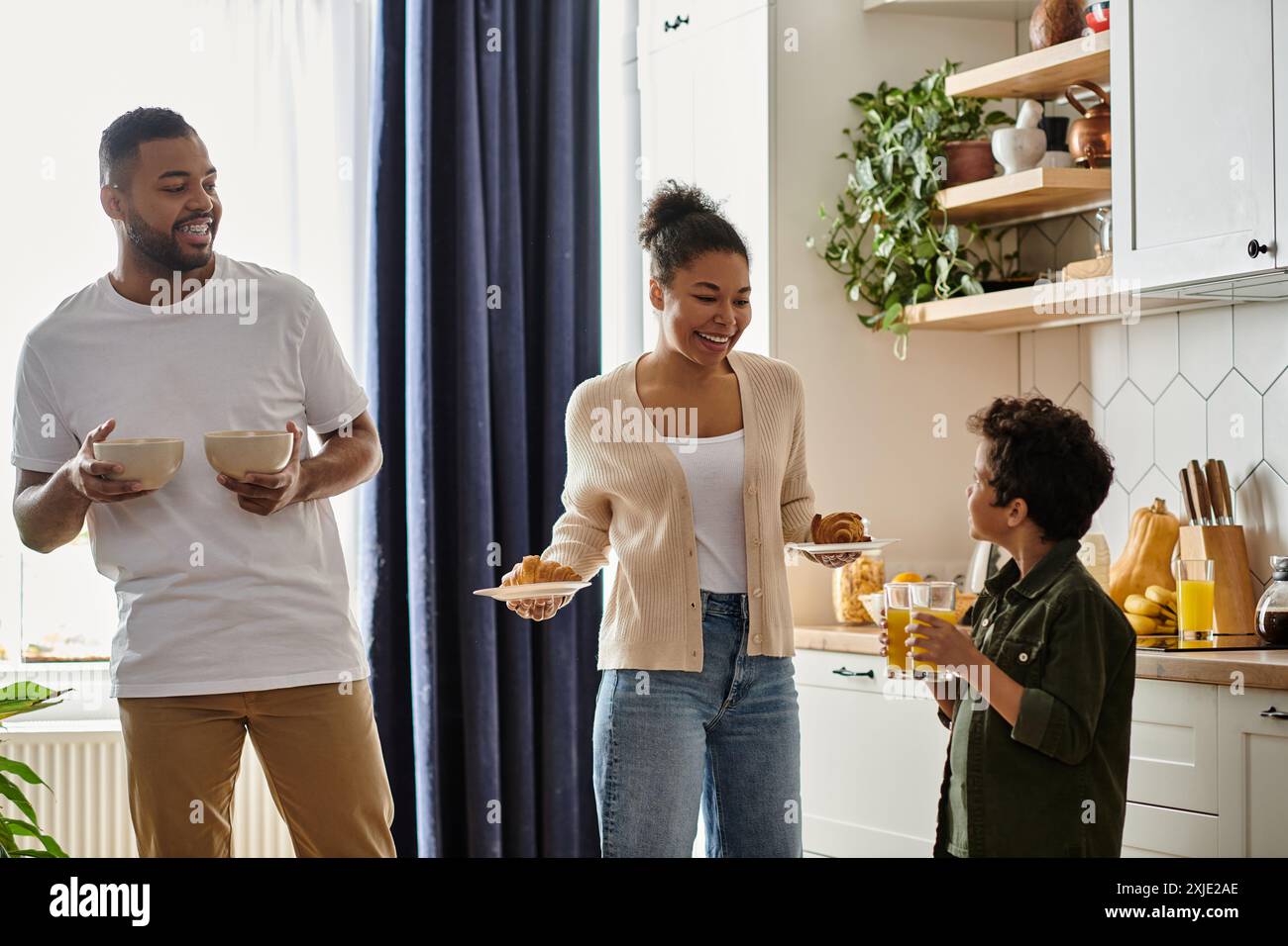 Family in kitchen joyfully hi-res stock photography and images - Alamy