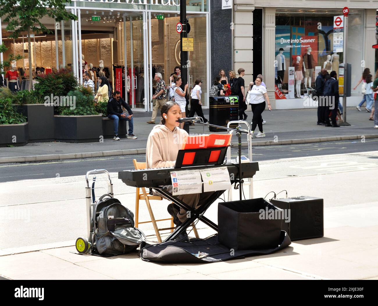 Singer, Oxford Street, London, England, UK Stock Photo - Alamy