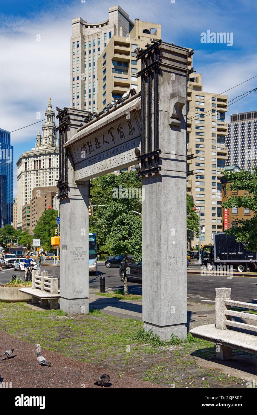 NYC Chinatown: Kimlau Memorial Arch, honoring Chinese-American ...