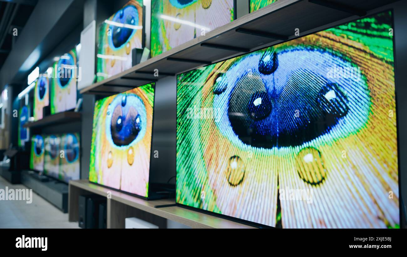 Flat tv showroom hi-res stock photography and images - Alamy