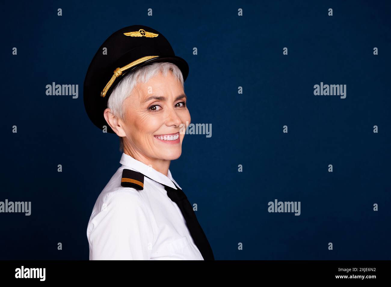 Photo portrait of pretty retired female professional airline pilot ...