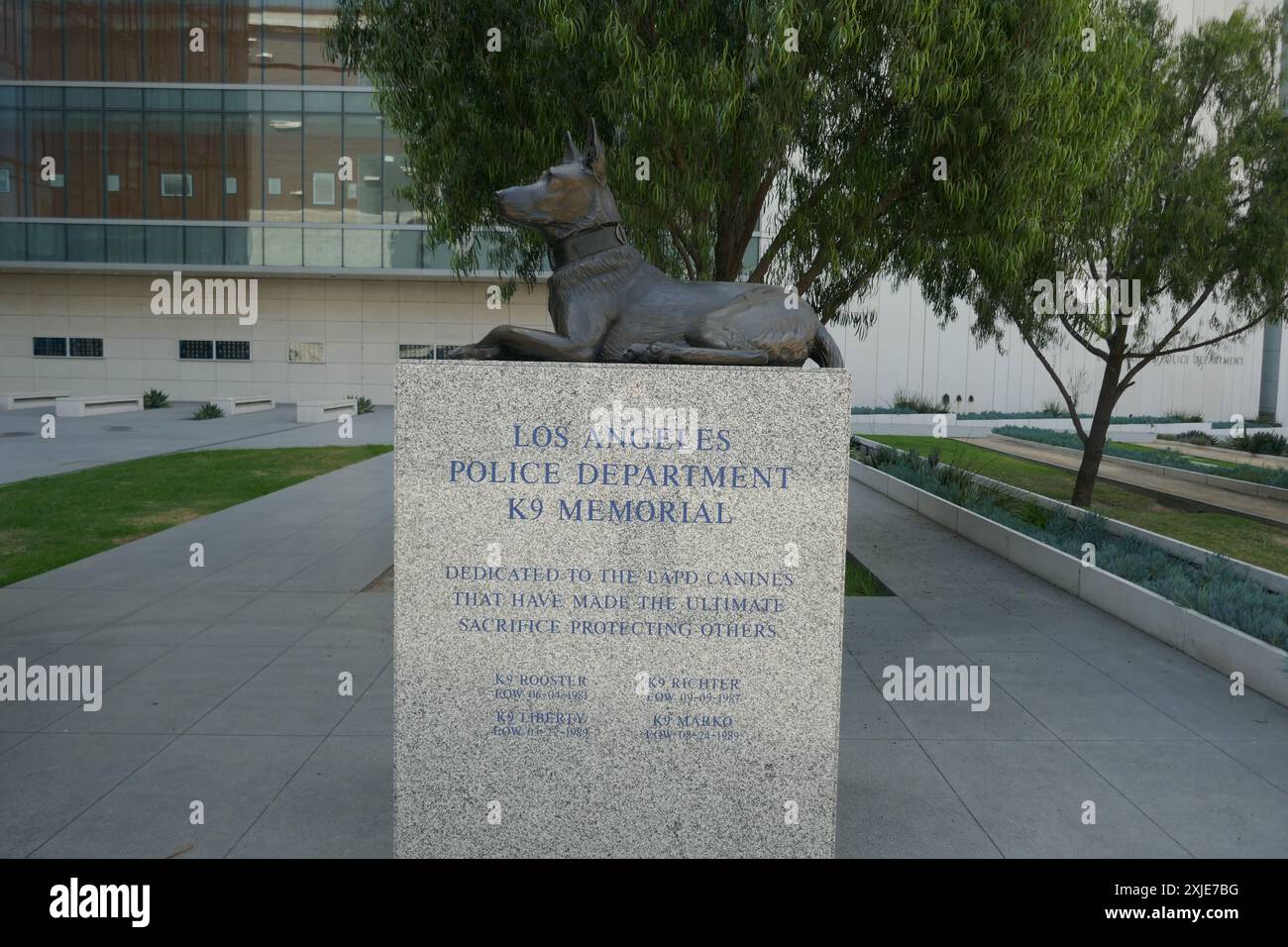 Los Angeles, California, USA 17th July 2024 K-9 Dogs Memorial Statue at ...