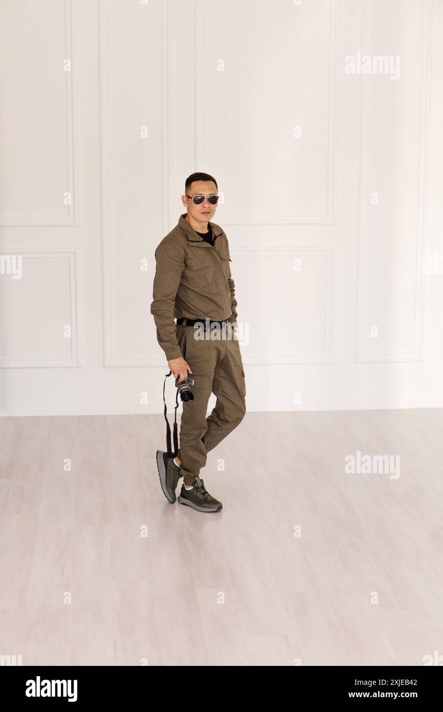 Standing looking at camera journalist uniform hi-res stock photography ...