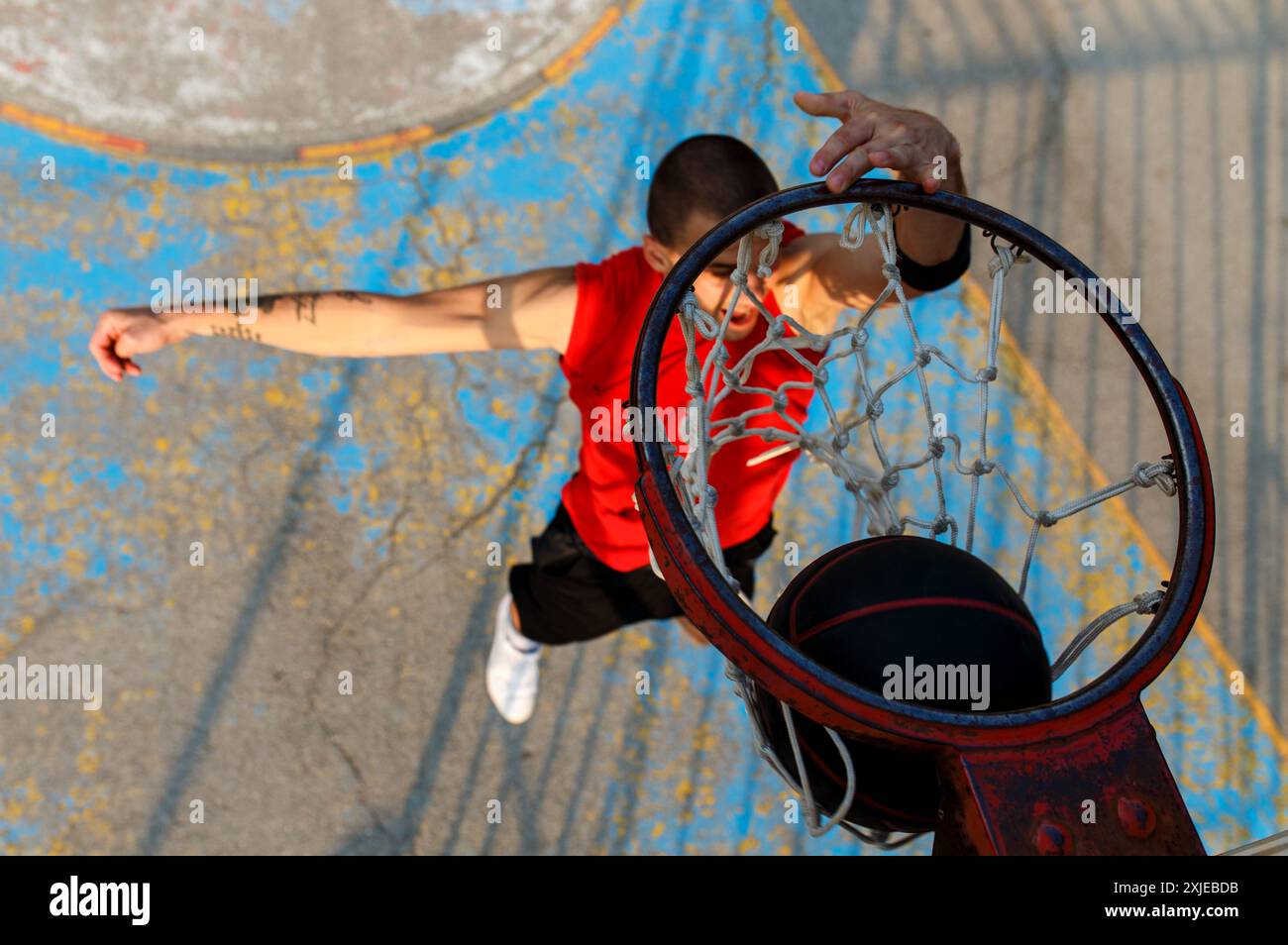Basketball dunk top view hi-res stock photography and images - Alamy