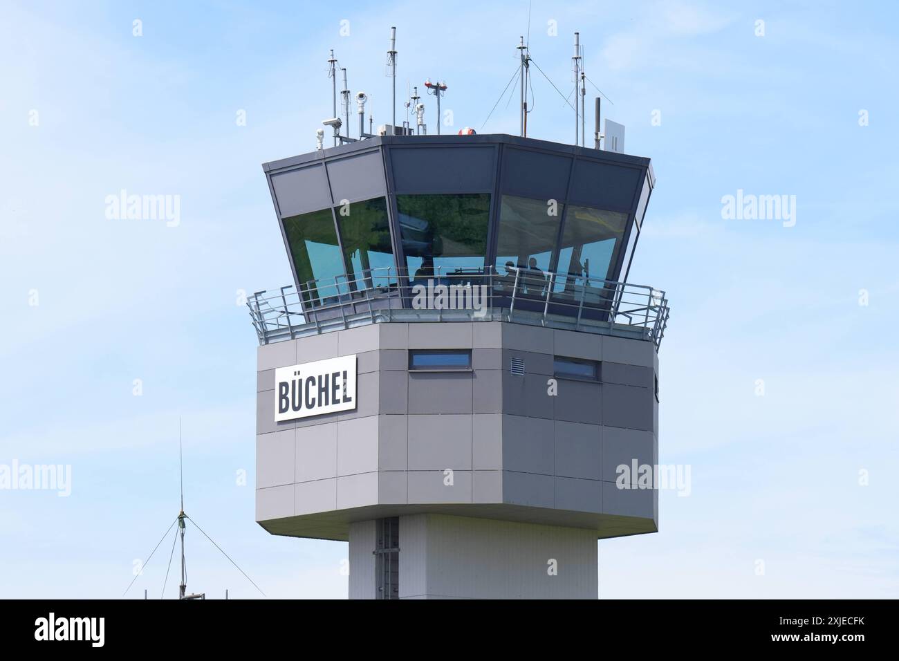 Verteidigungsminister Pistorius besucht Fliegerhorst Buechel Der Tower ...