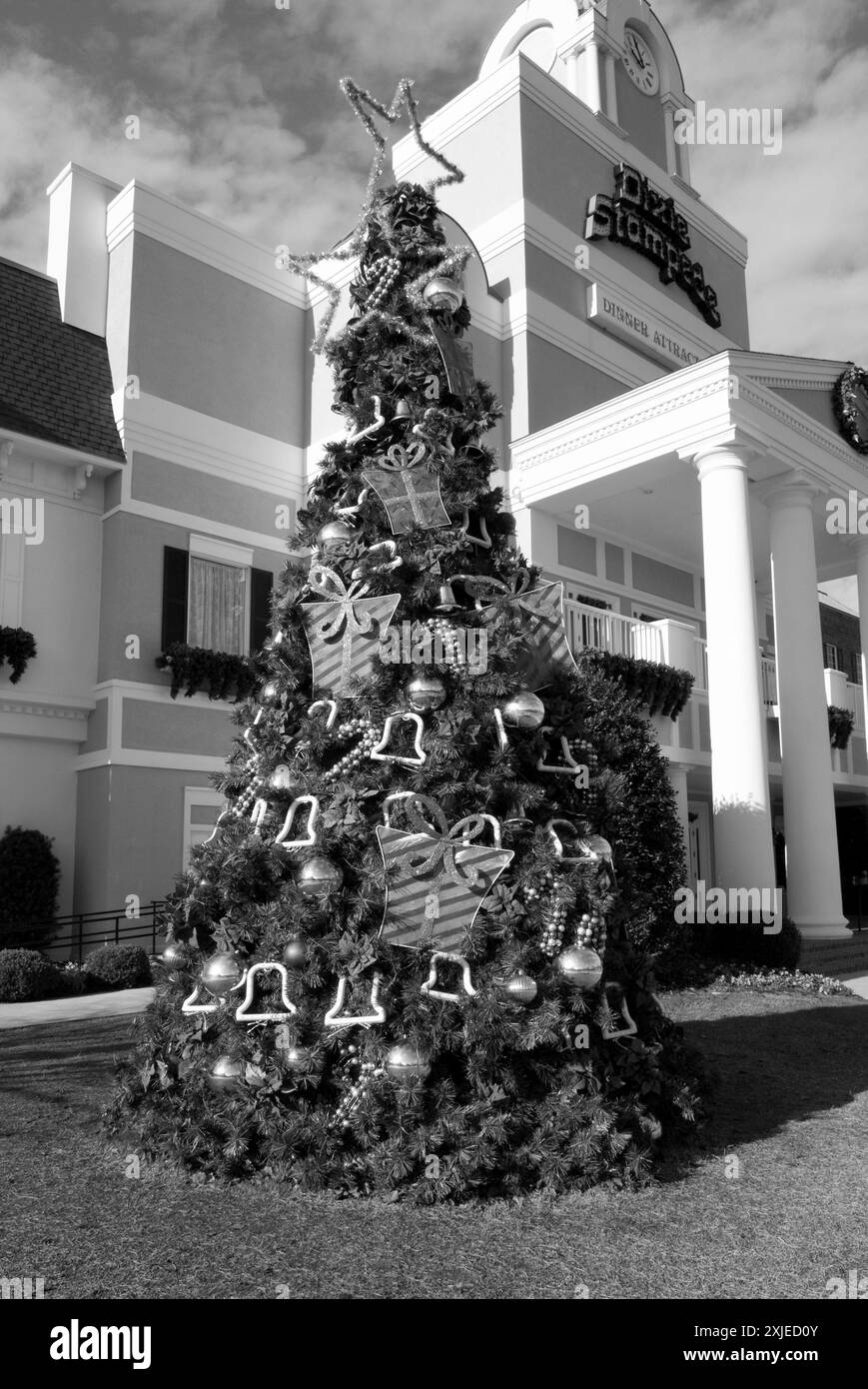 Dolly Parton's Dixie Stampede historic attraction beautifully adorned ...