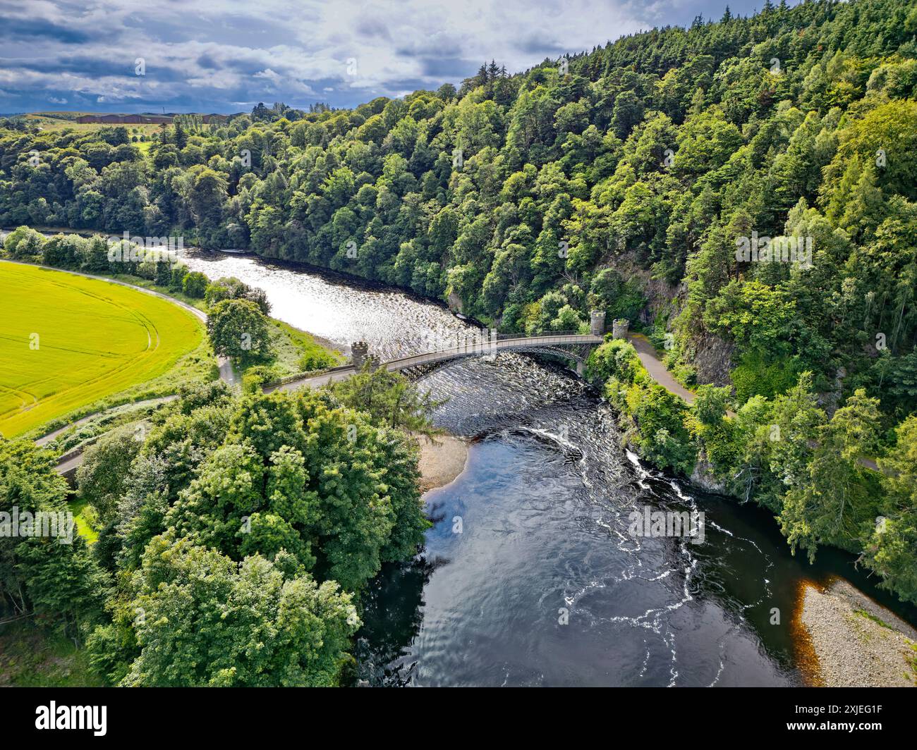 Craigellachie Bridge Telfords cast iron arch bridge over the River Spey ...