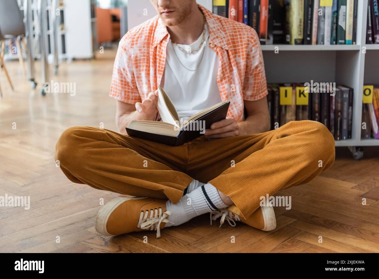 Absorbed man hi-res stock photography and images - Alamy