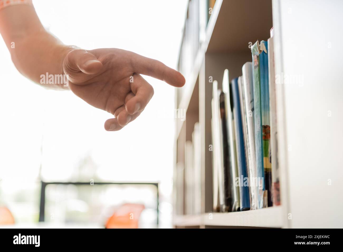 Man student shelf books hi-res stock photography and images - Alamy