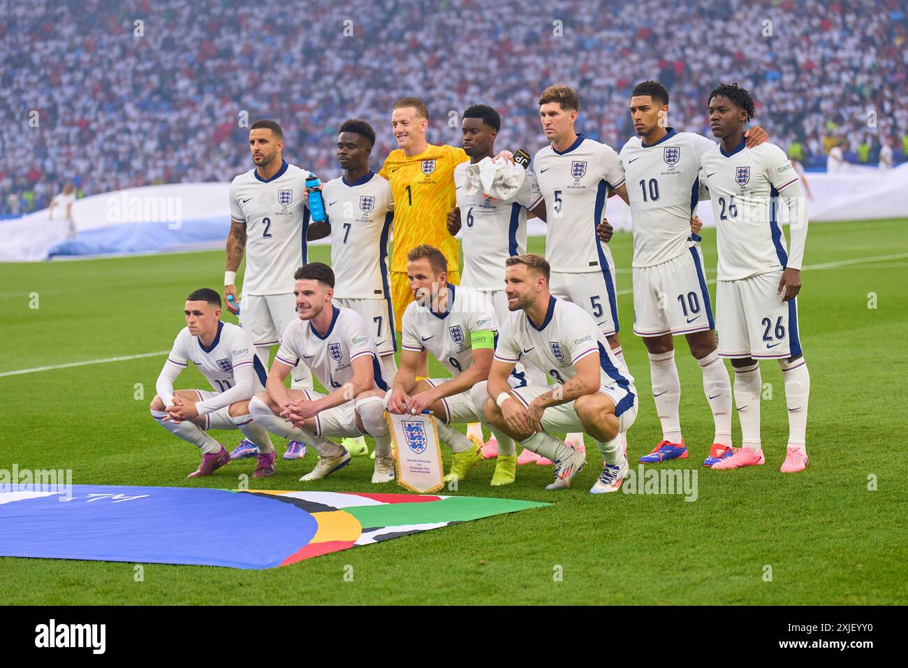 Teamphoto ENG: back row(L-R) Kyle Walker, England 2 Bukayo Saka ...