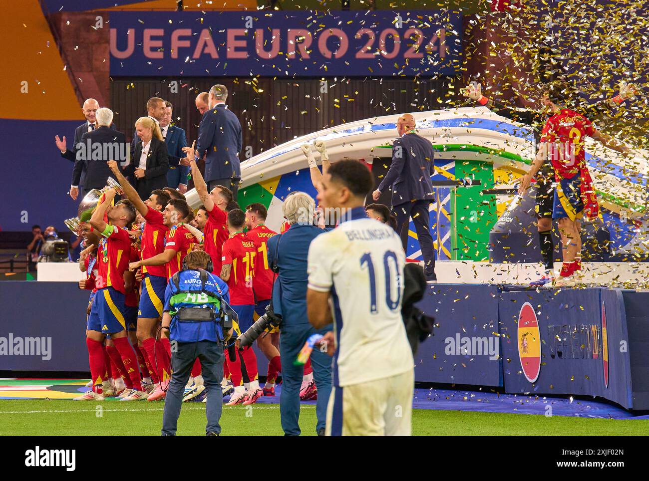 Alvaro Morata, ESP 7 kisses the trophy while Jude Bellingham, ENG 10 ...