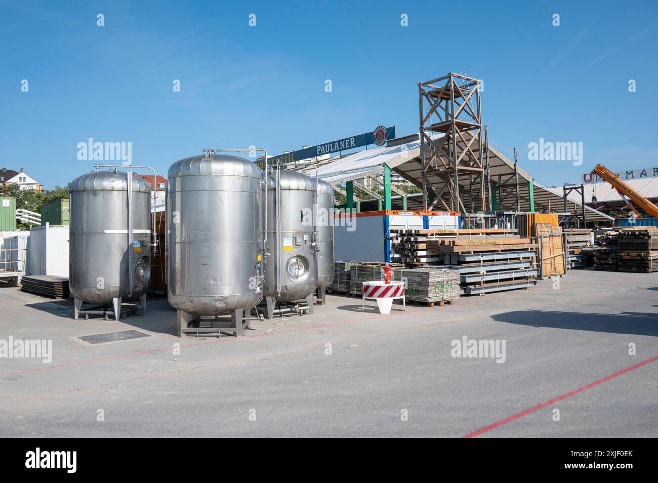 Muenchen, Aufbau zum 189. Oktoberfest auf der Theresienwiese ...