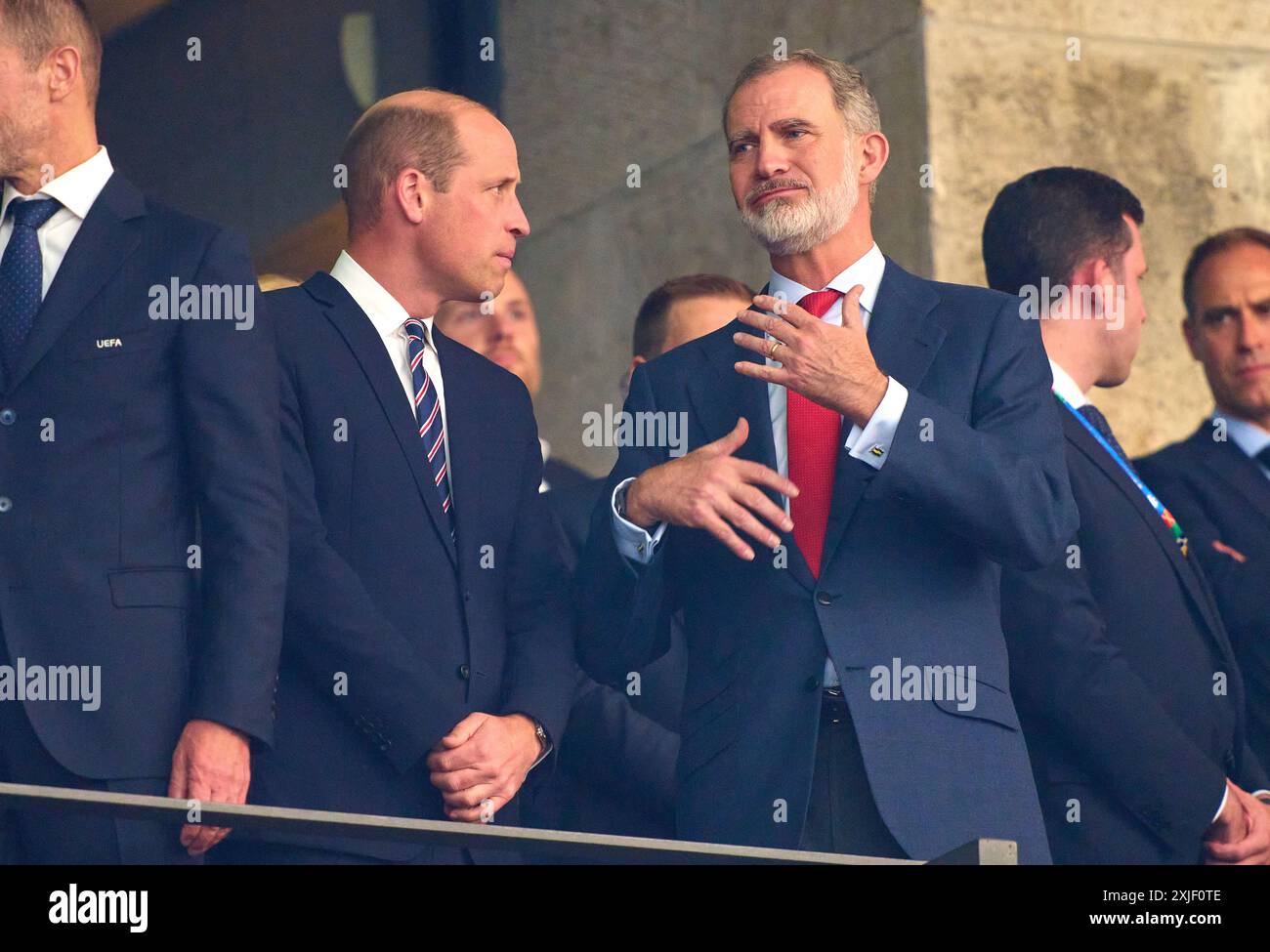 Felipe VI. König von Spanien talks to William, Prinz von Wales, Prince ...