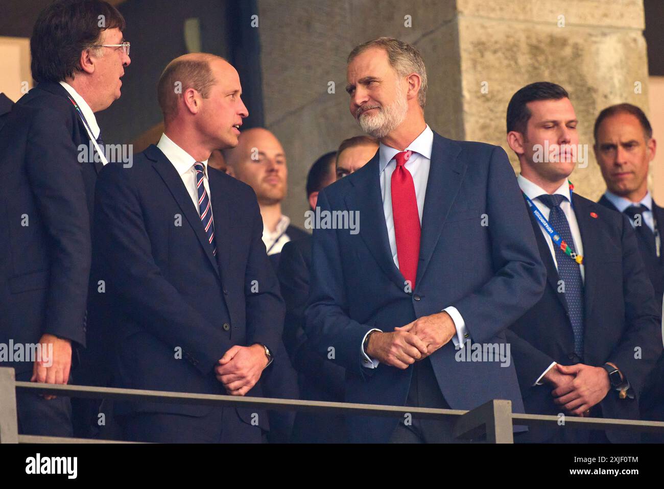 Felipe VI. König von Spanien talks to William, Prinz von Wales, Prince ...