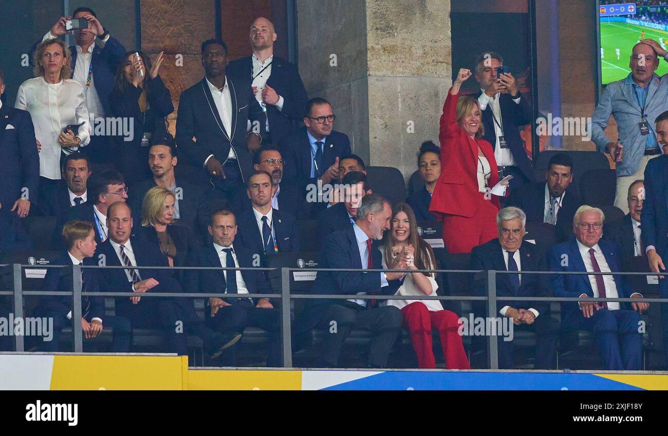 First two rows L-R at 1-0 goal: Prince George of Wales son of William ...