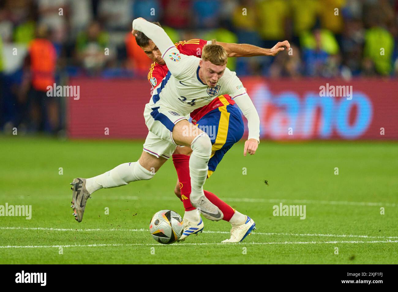Cole Palmer, England 24 compete for the ball, tackling, duel, header ...