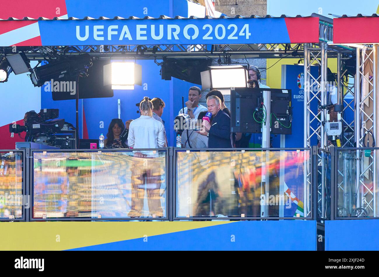 TV Studios with Tabea Kemme TV expert, Johannes B. Kerner magenta TV in the final match SPAIN ...