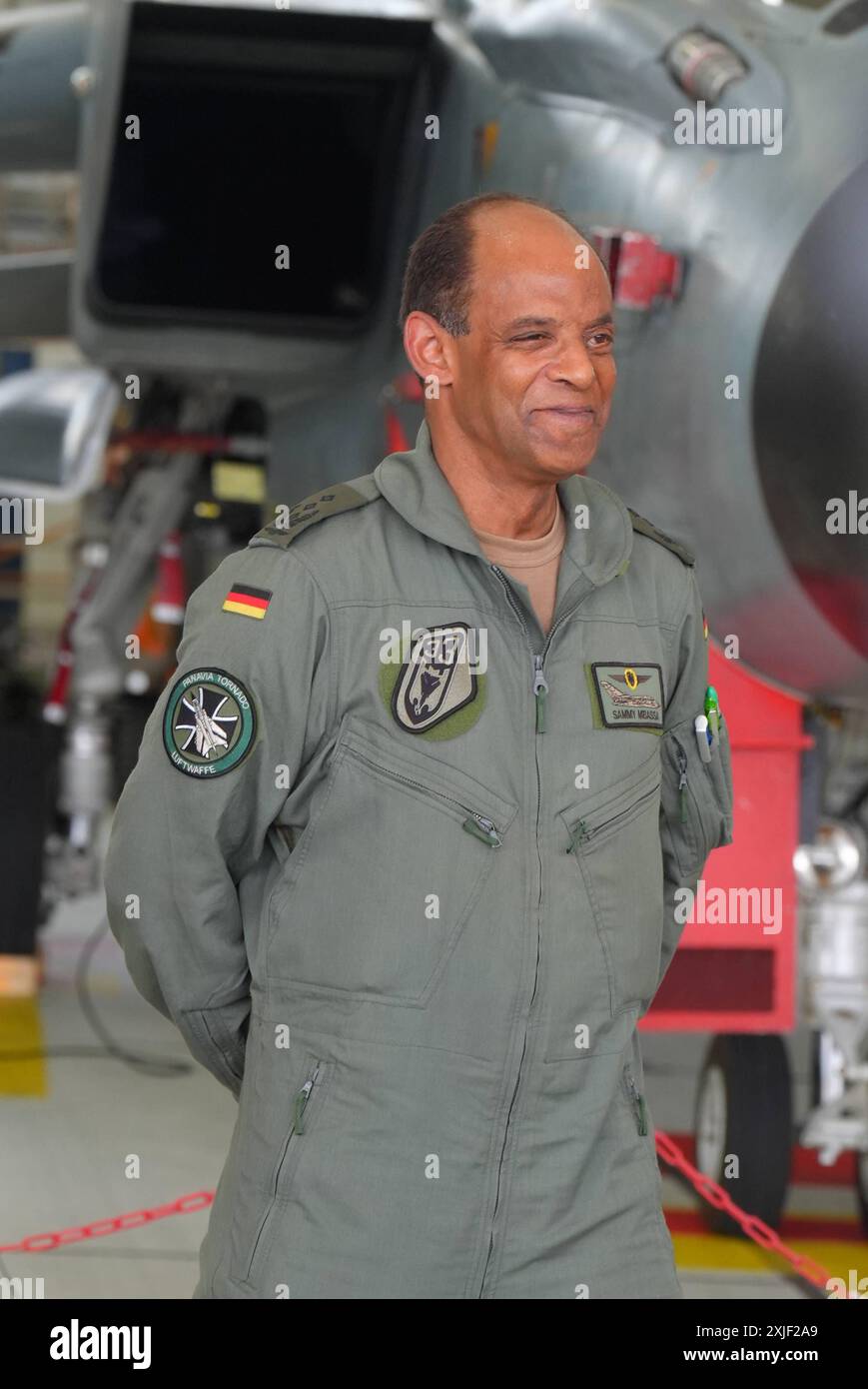 Verteidigungsminister Pistorius besucht Fliegerhorst Buechel Oberst ...