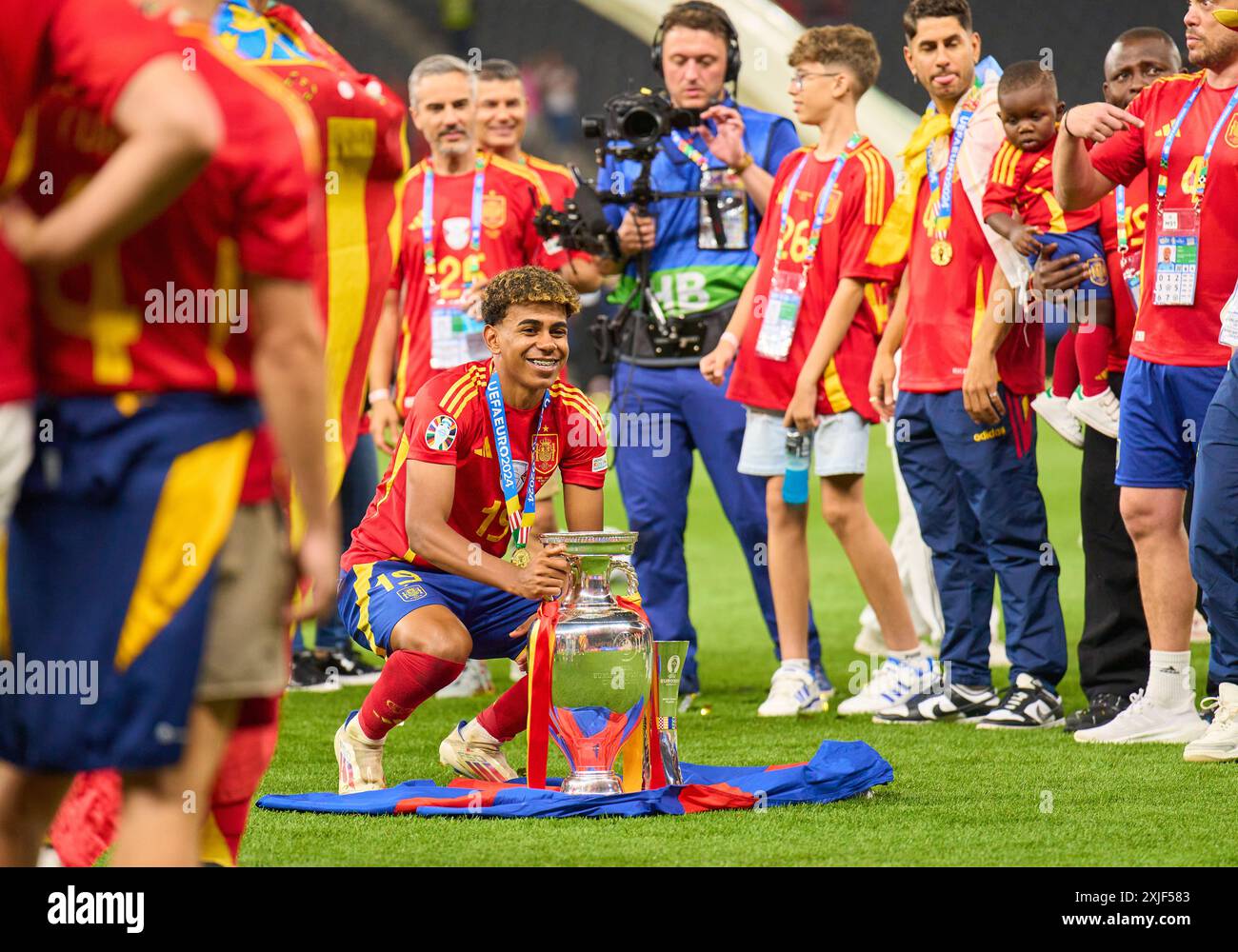 Lamine Yamal, ESP 19 celebrate with trophy after the final match SPAIN ...