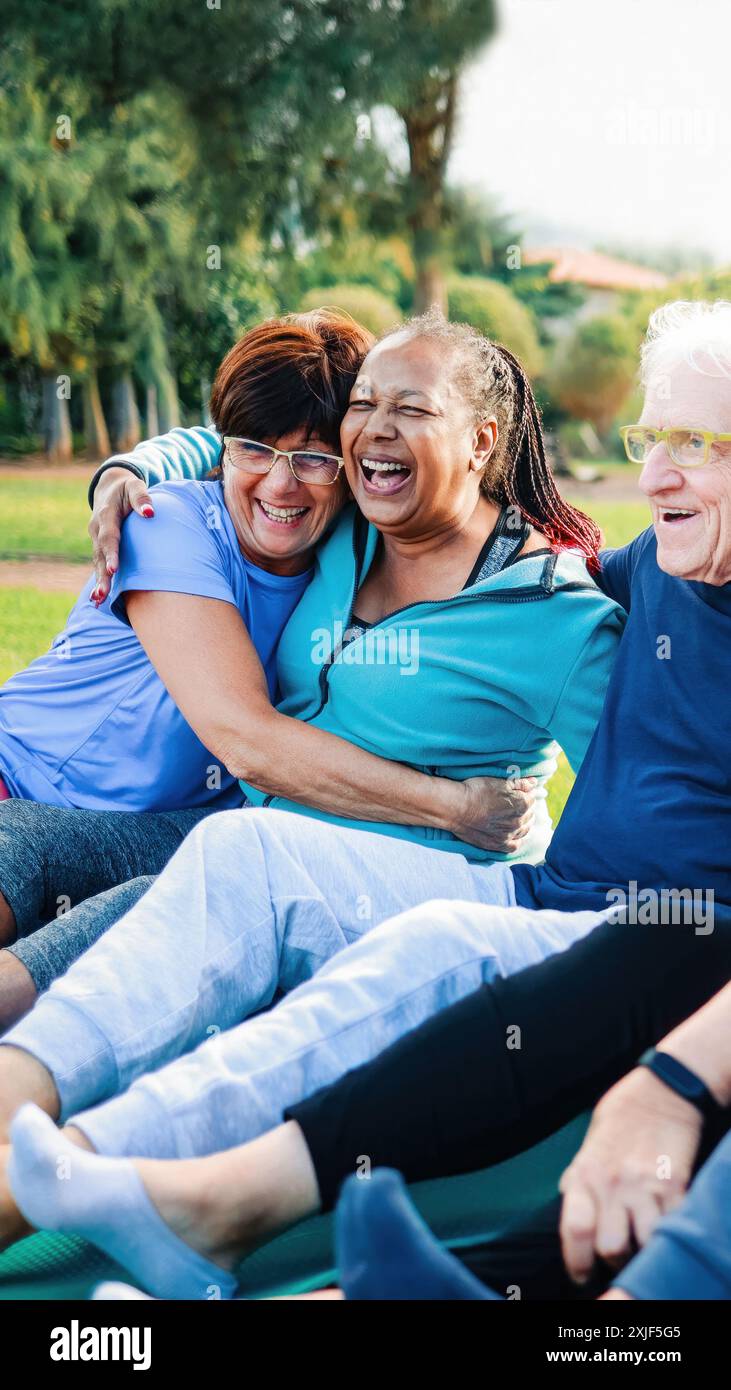 Elderly people meet in the park hi-res stock photography and images - Alamy