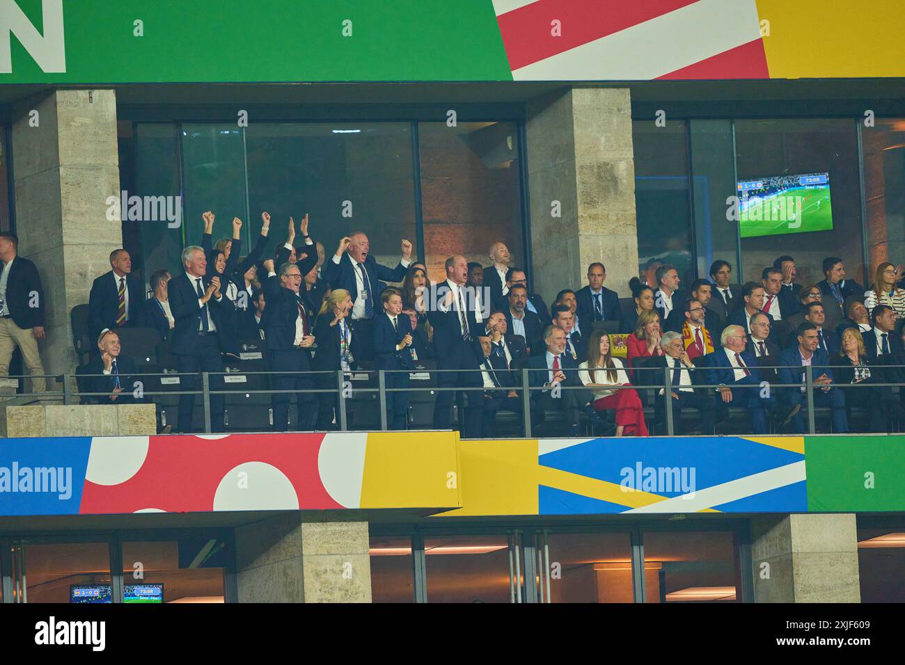 First two rows (L-R) at 1-1 goal: Bernd Neuendorf, David Gill, Lisa ...