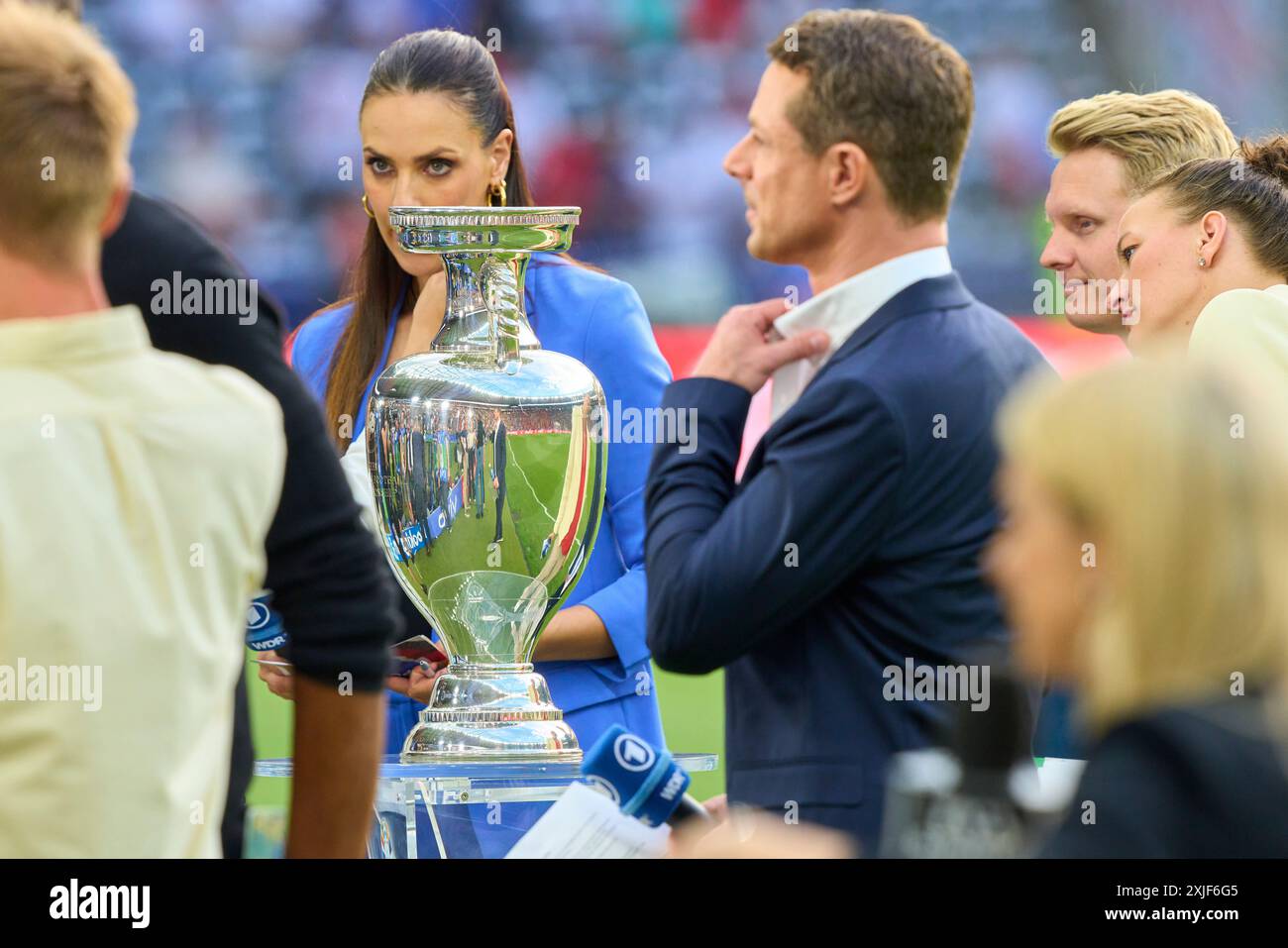 Alexander Bommes, Almuth Schult, ARD TV Moderator, Expertin, Esther ...