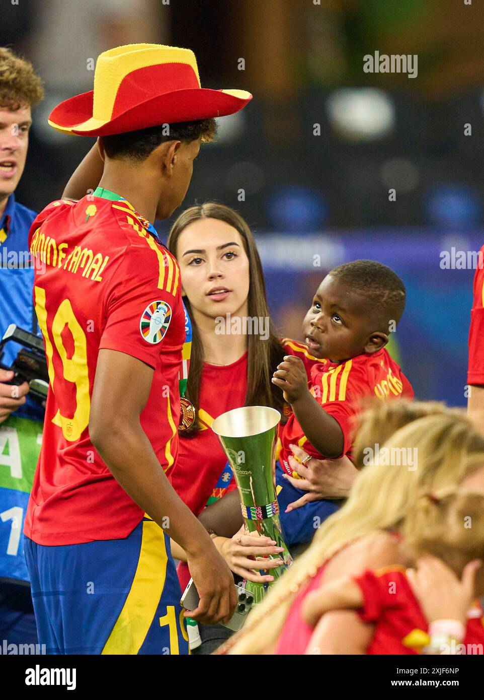 Alex Padillaa, girlfriend of Lamine Yamal, ESP 19 with trophy after the ...