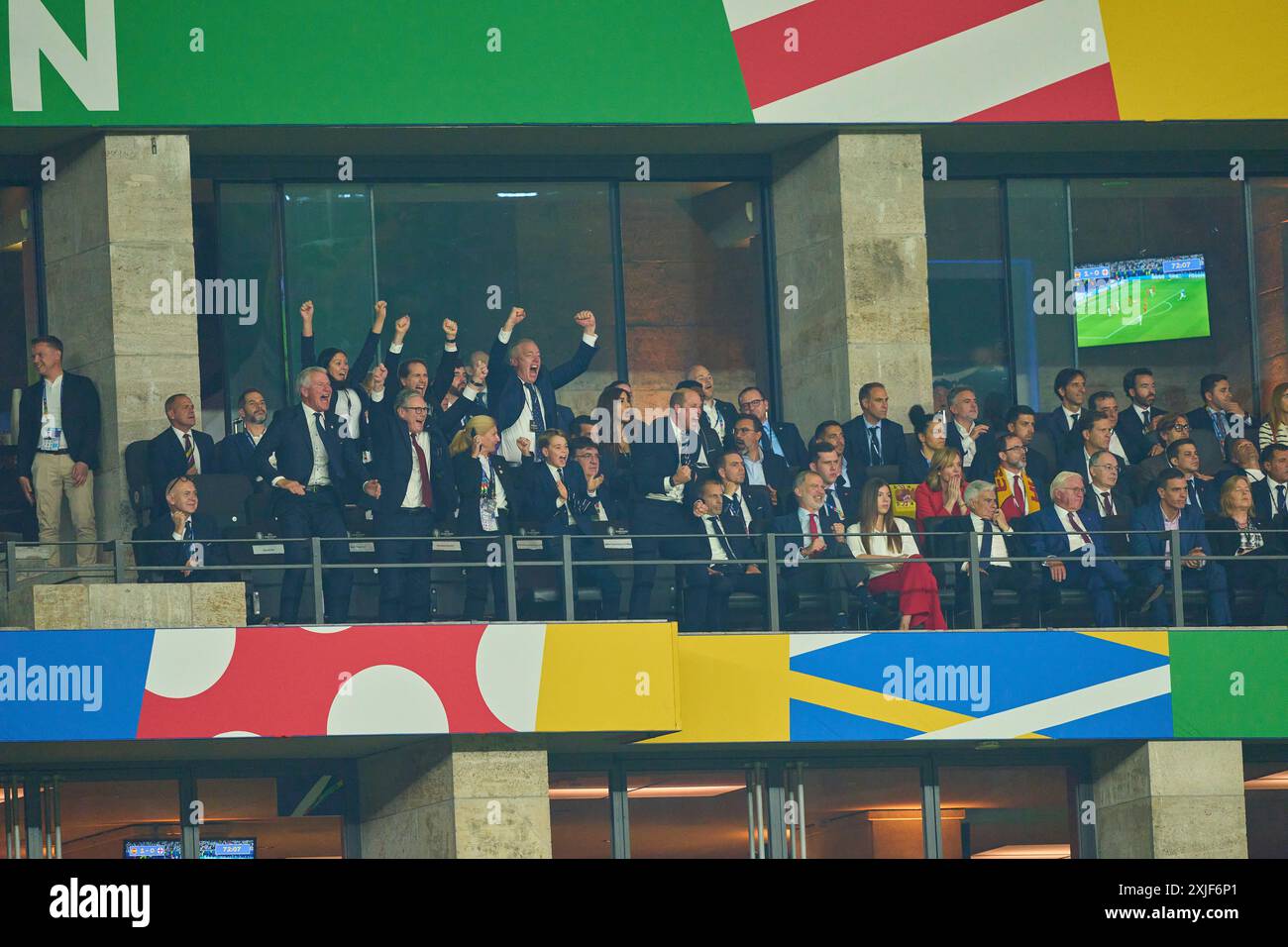 First two rows (L-R) at 1-1 goal: Bernd Neuendorf, David Gill, Lisa ...