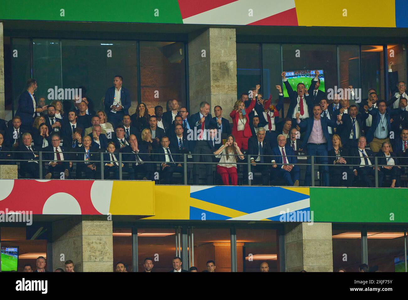 William, Prinz von Wales, Prince of Wales with son Prince George ...