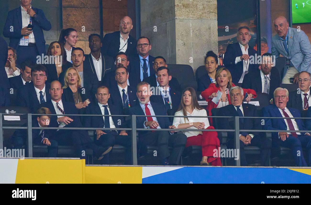 First two rows L-R at 1-0 goal: Prince George of Wales son of William ...
