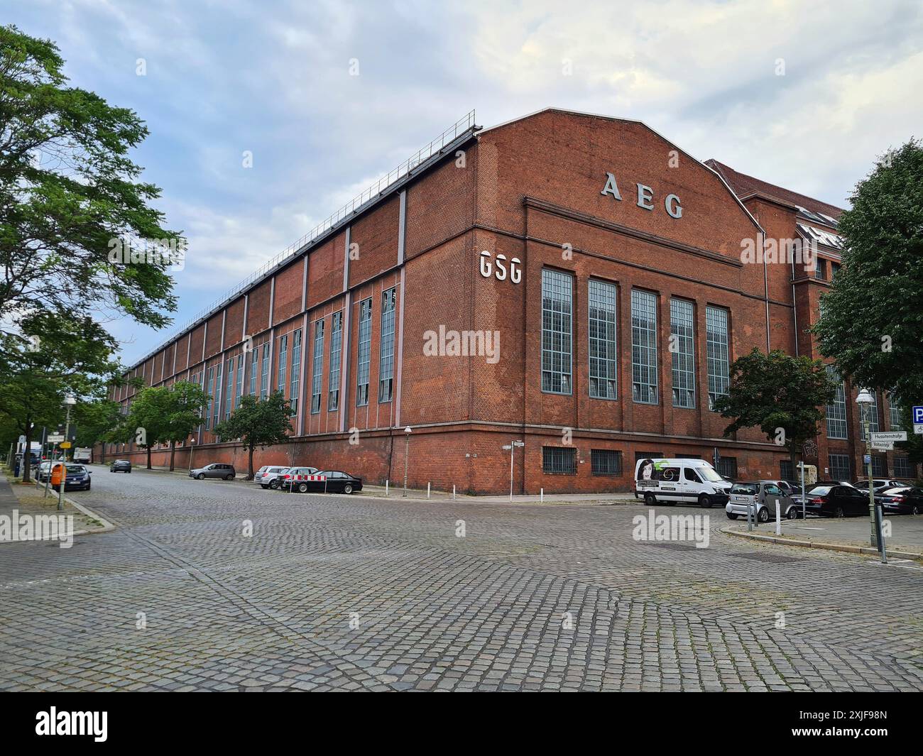 die Peter-Behrens-Halle (ehemalige AEG Turbinenfabrik), Berlin-Weding ...