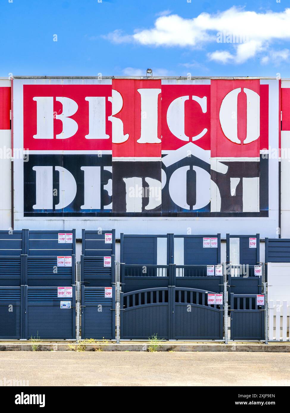 Brico depot entrance logo hi-res stock photography and images - Alamy