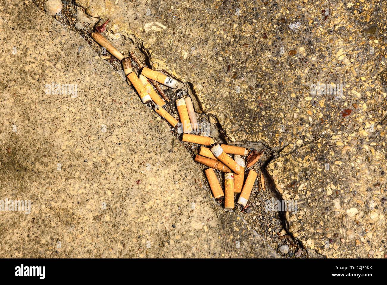 Cigarettes stubbed out hi-res stock photography and images - Alamy
