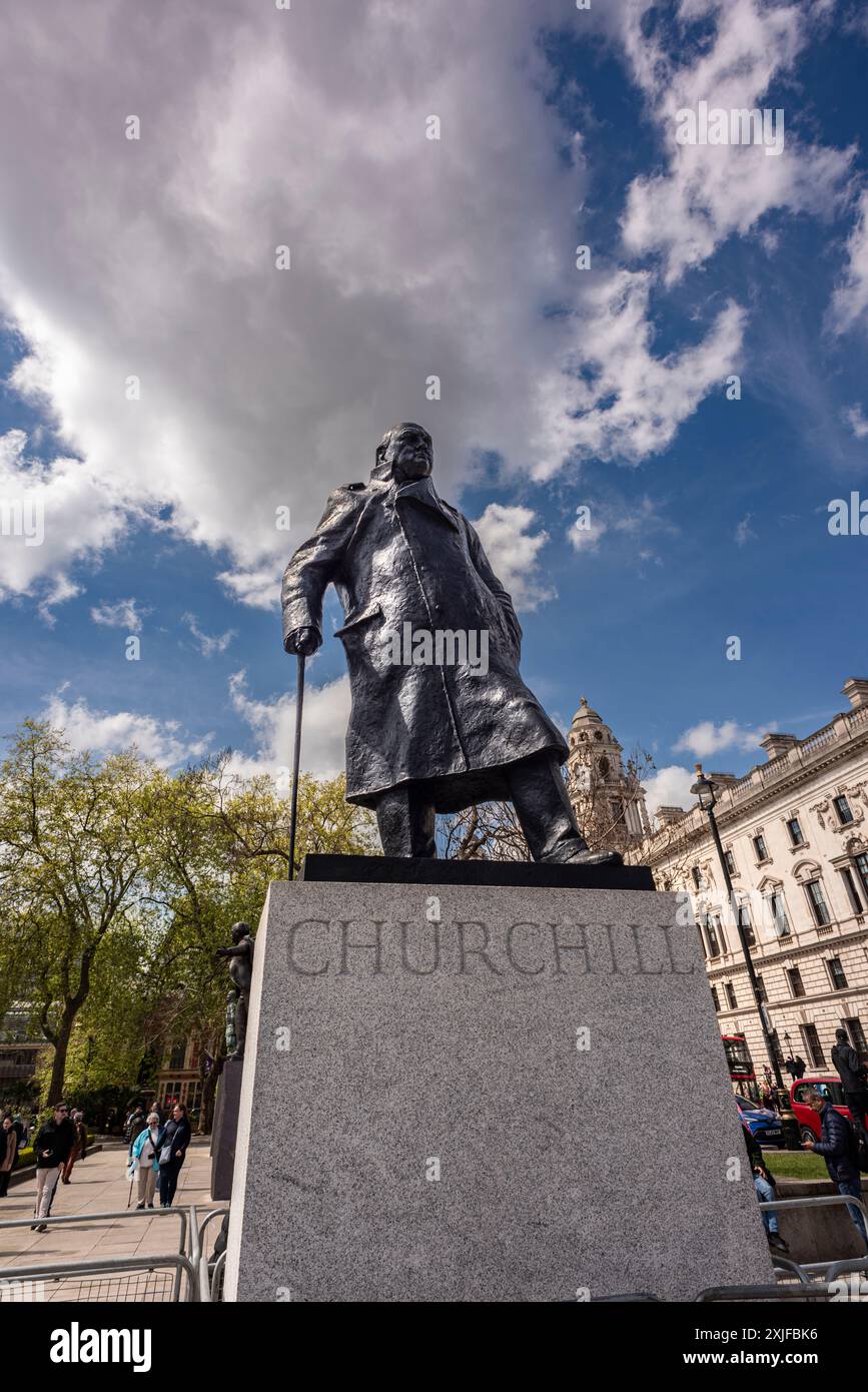 Bronze statue of Sir Winston Spencer Churchill in Parliament Square ...