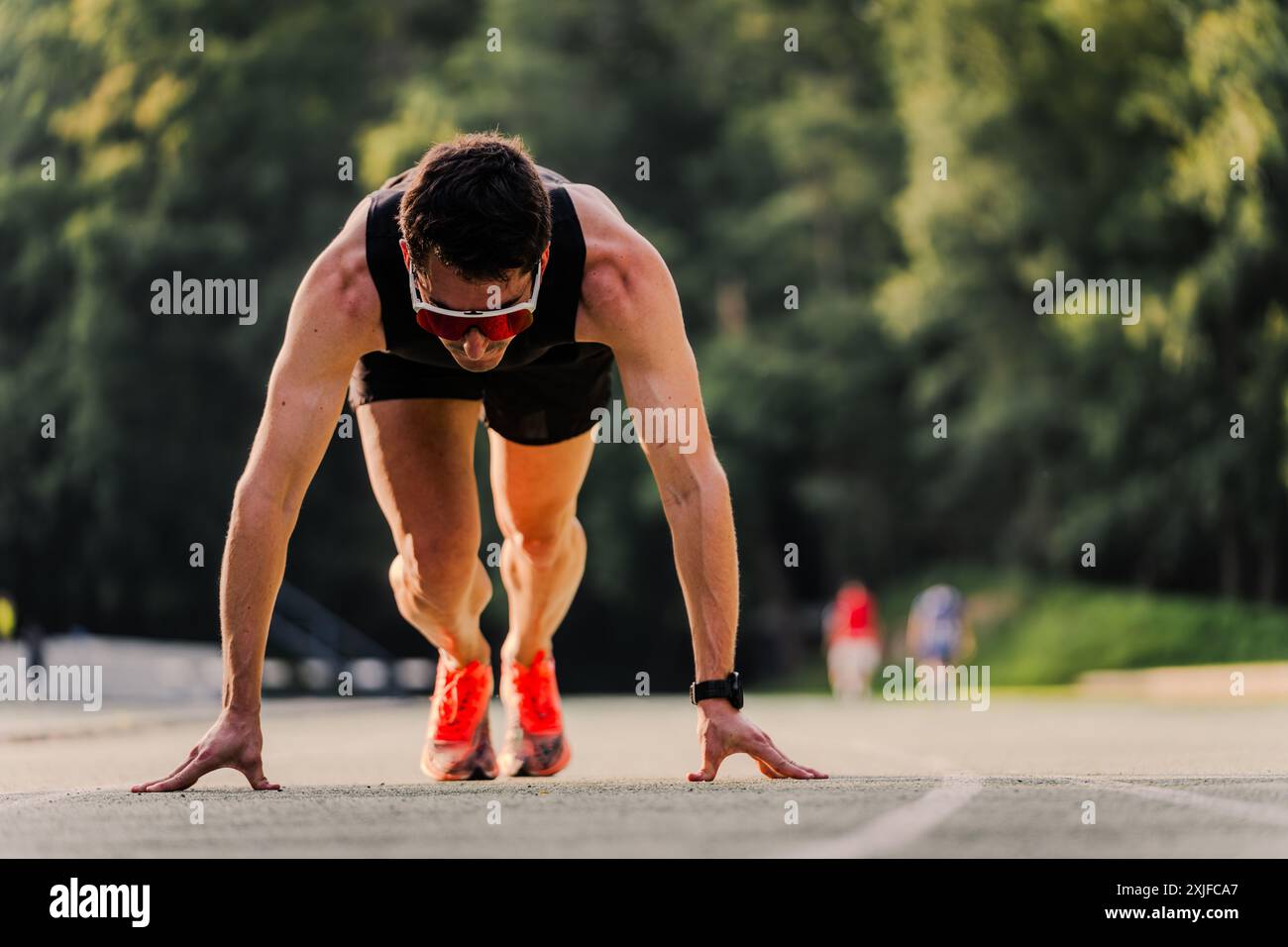 Running start position hi-res stock photography and images - Alamy