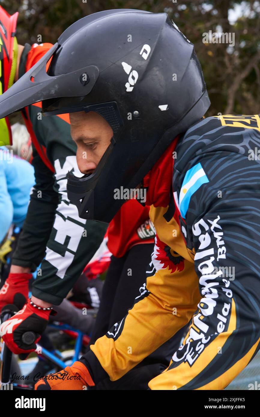 Stunt bikers hi-res stock photography and images - Alamy